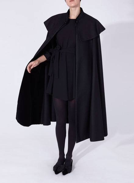 Paloma Cape Black | Seseña Capes 1901